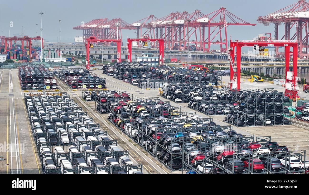 Aerial photo shows a batch of vehicles to be exported from Suzhou Port ...