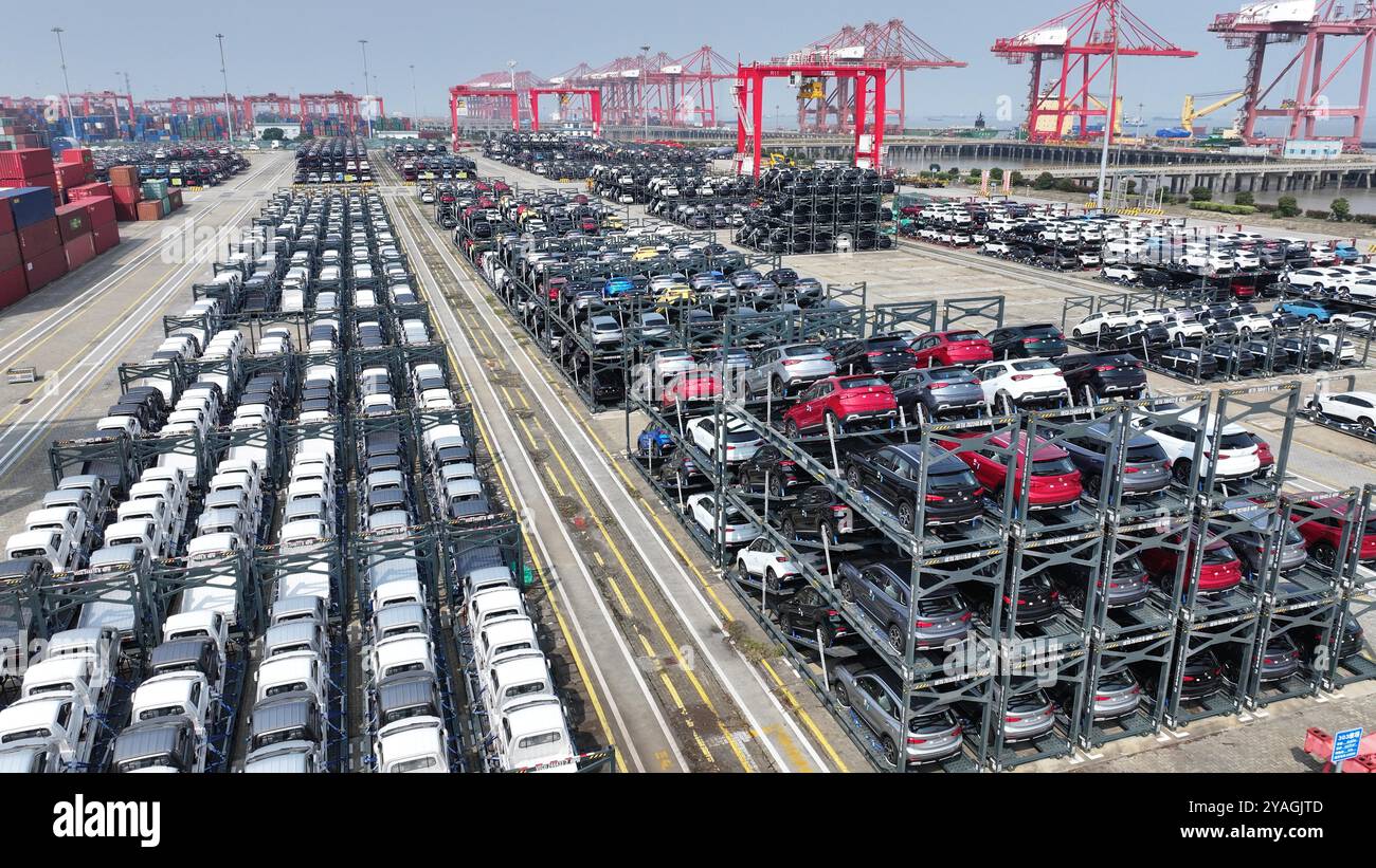 Aerial photo shows a batch of vehicles to be exported from Suzhou Port ...