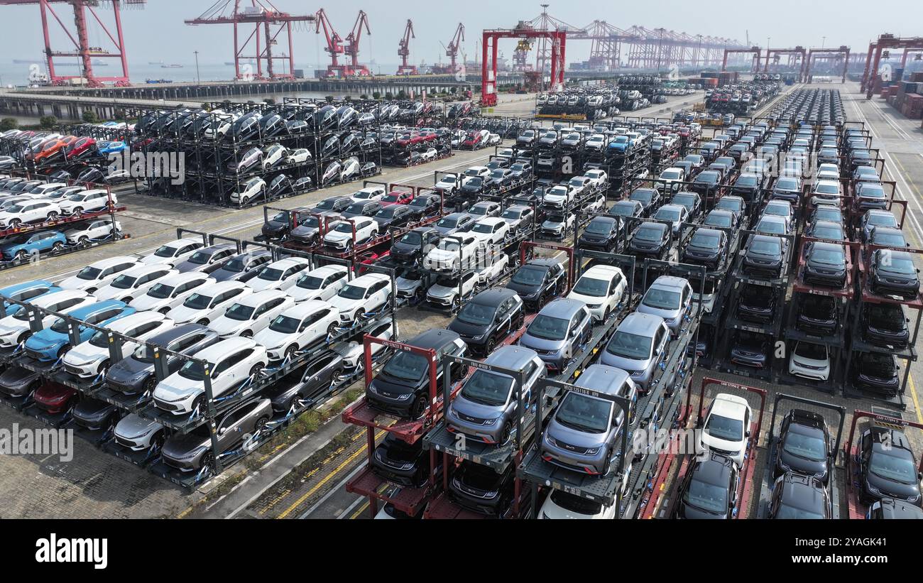 Aerial photo shows a batch of vehicles to be exported from Suzhou Port ...