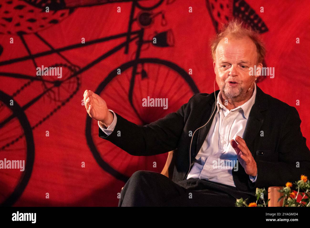 Mr bates toby jones hi-res stock photography and images - Alamy