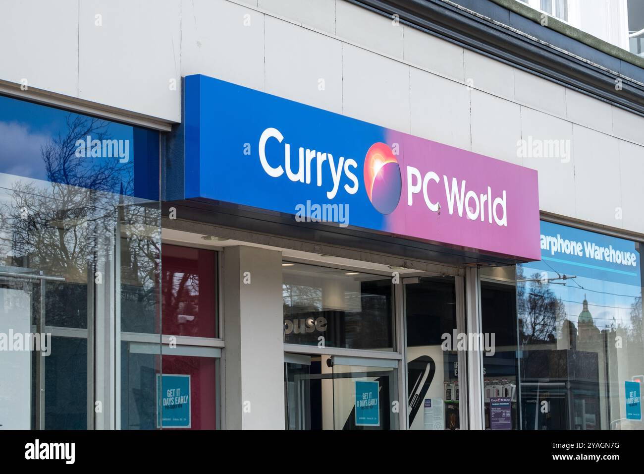 Pc world logo hi-res stock photography and images - Alamy