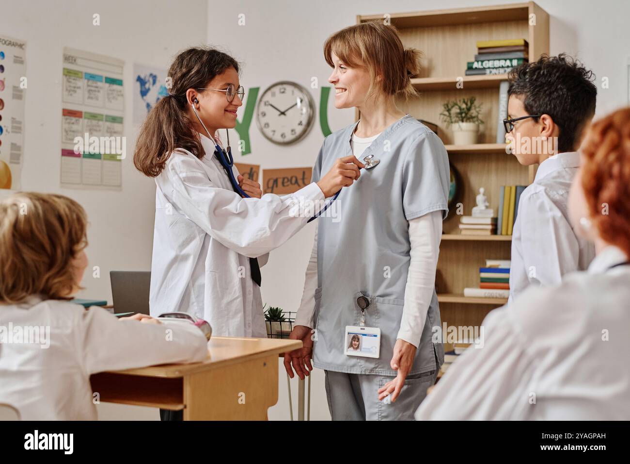 Schoolgirl nurse hi-res stock photography and images - Alamy