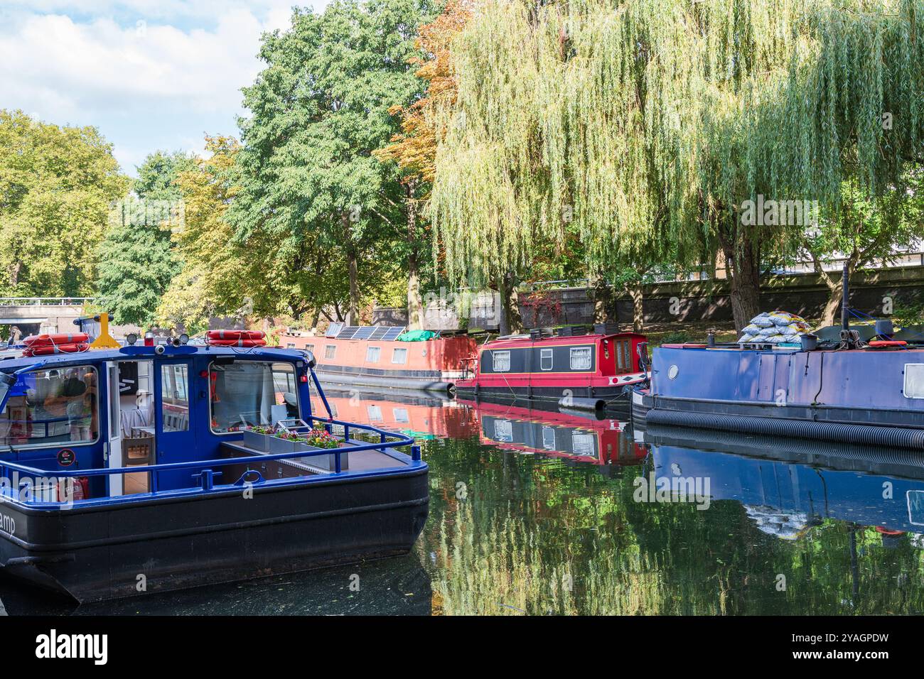 Narrow channels in venice hi-res stock photography and images - Alamy