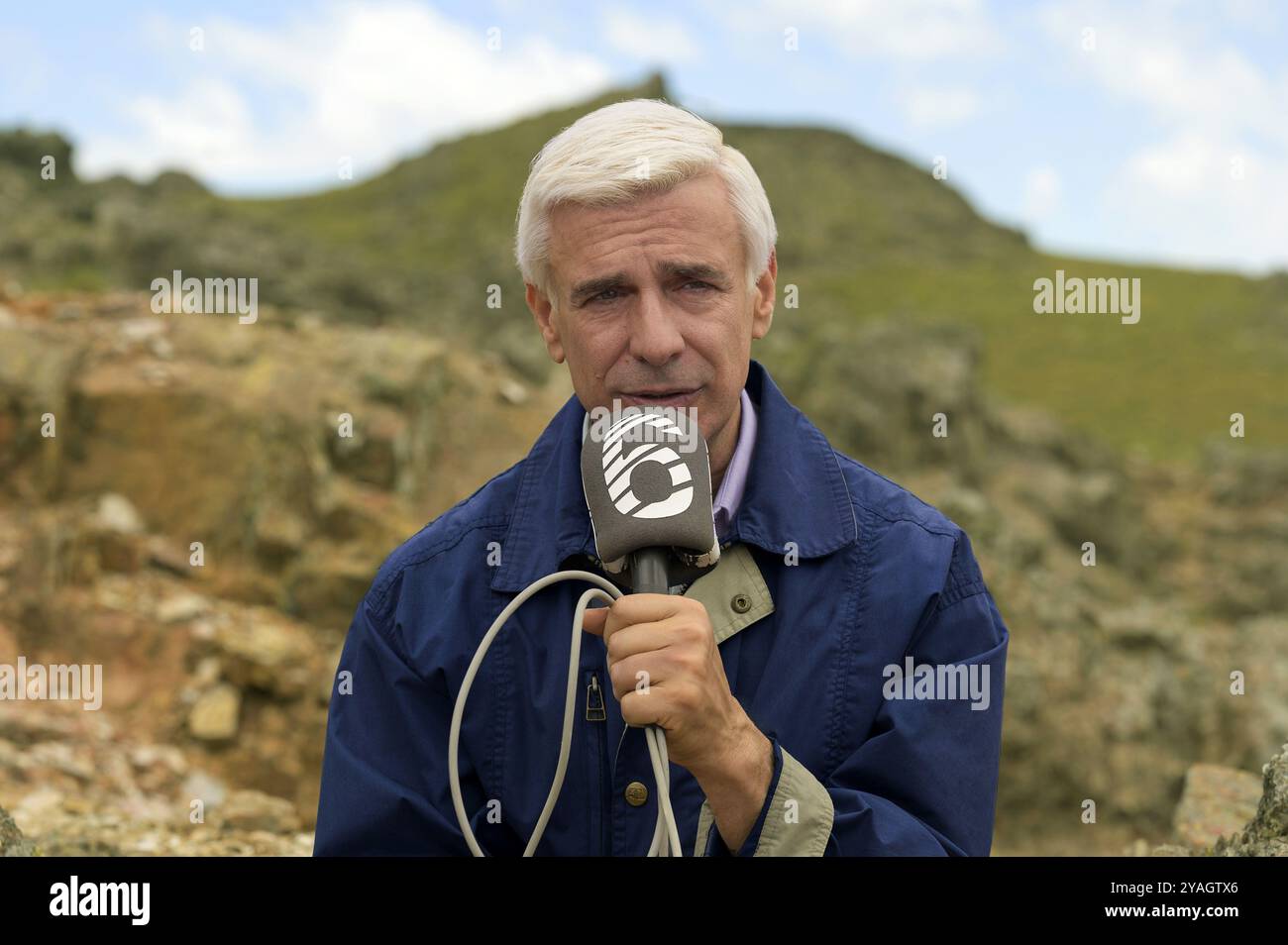 LEONARDO SBARAGLIA in THE MAN WHO LOVED UFOS (2024) -Original title: EL ...