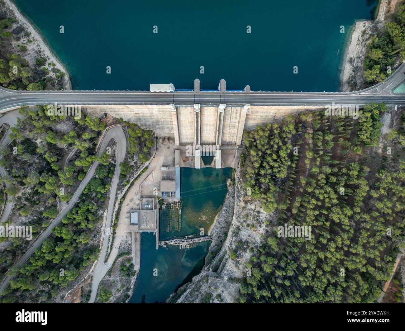 Aerial view of the Alarcón reservoir dam (Cuenca, Castilla-La Mancha ...