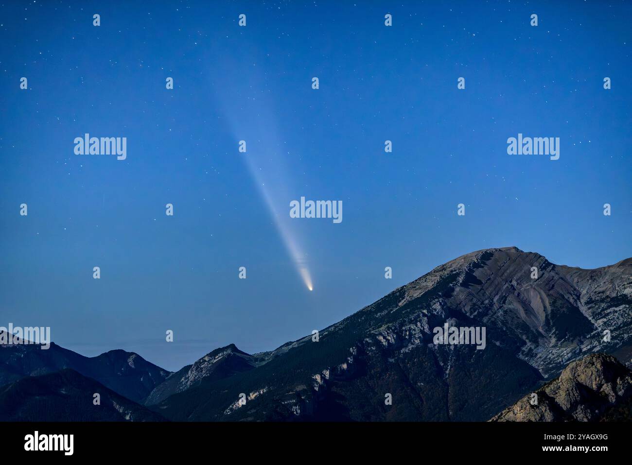Cometa c 2023 a3 tsuchinshan atlas hi-res stock photography and images ...