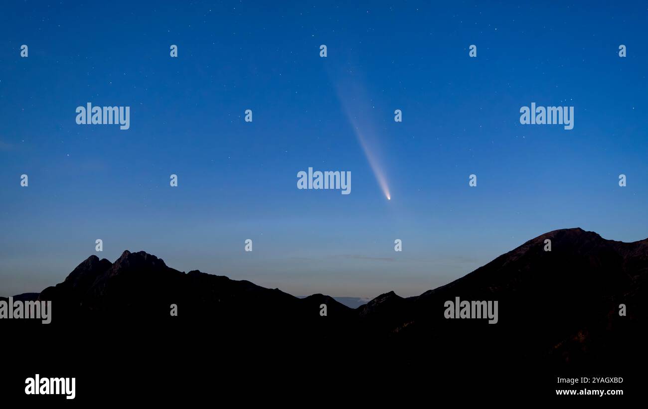 Comet C/2023 A3 Tsuchinshan–ATLAS over Pedraforca and Serra del Cadí ...