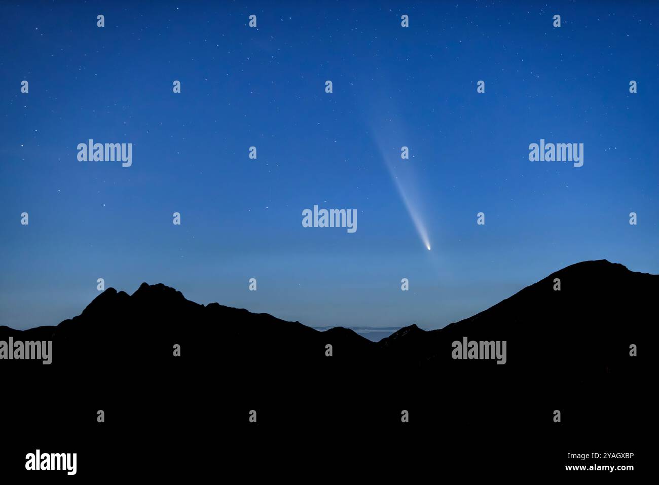 Comet C/2023 A3 Tsuchinshan–ATLAS over Pedraforca and Serra del Cadí ...
