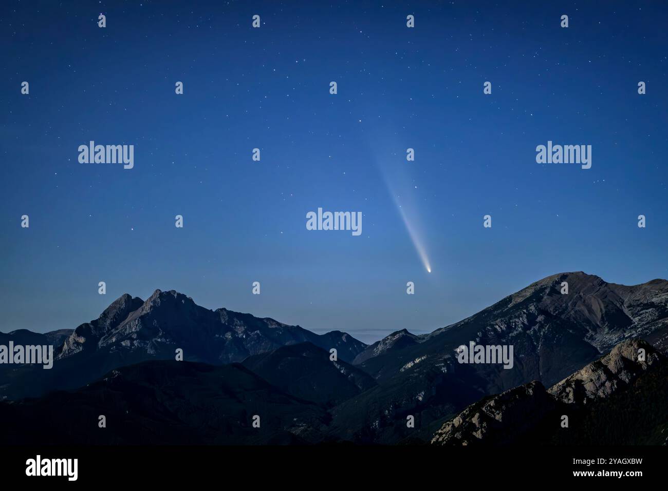 Comet C/2023 A3 Tsuchinshan–ATLAS over Pedraforca and Serra del Cadí ...