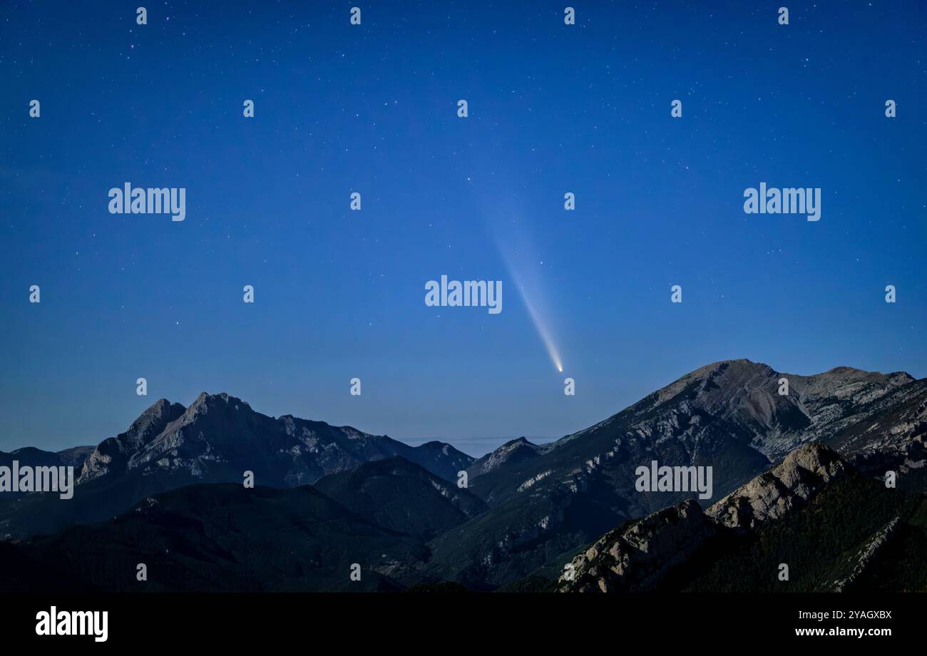 Comet C/2023 A3 Tsuchinshan–ATLAS over Pedraforca and Serra del Cadí ...