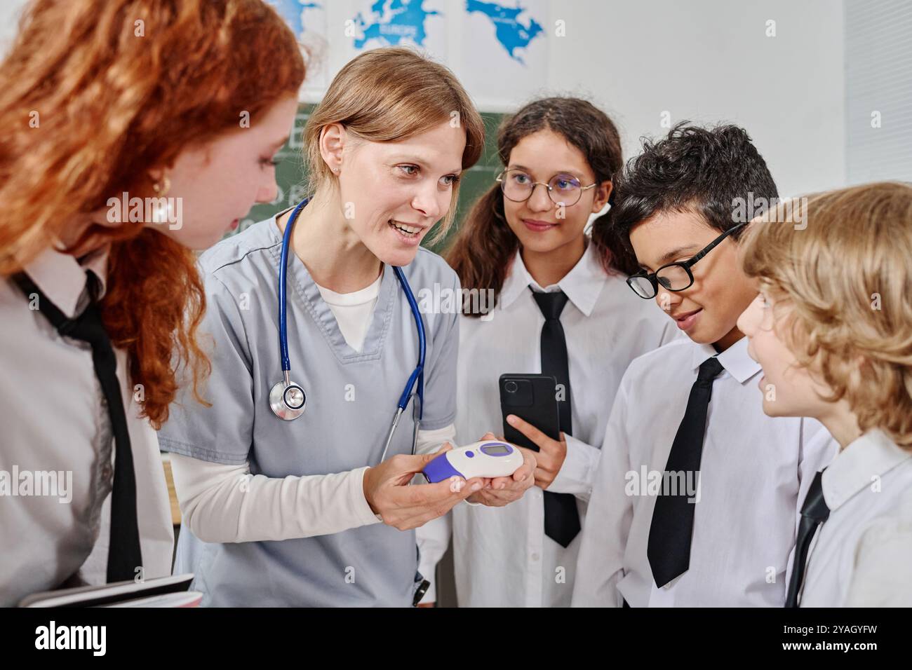Female Doctor Showing Devices To Students Stock Photo - Alamy
