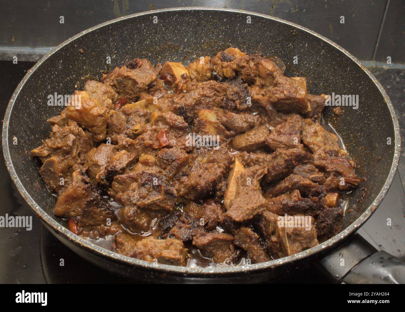 Lamb cooked chunks hi-res stock photography and images - Alamy