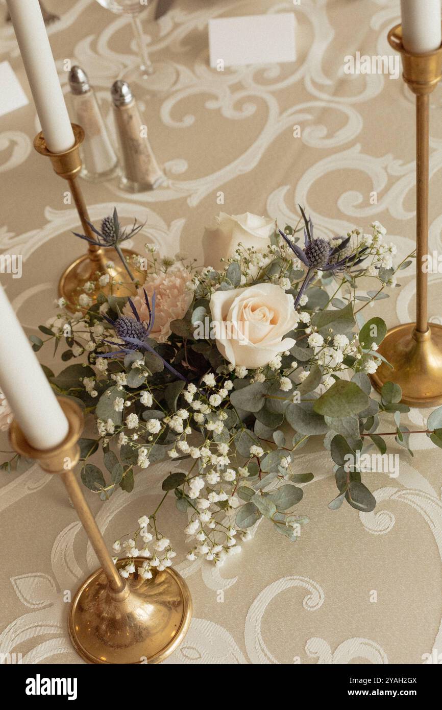 elegant wedding table centre pieces Stock Photo - Alamy