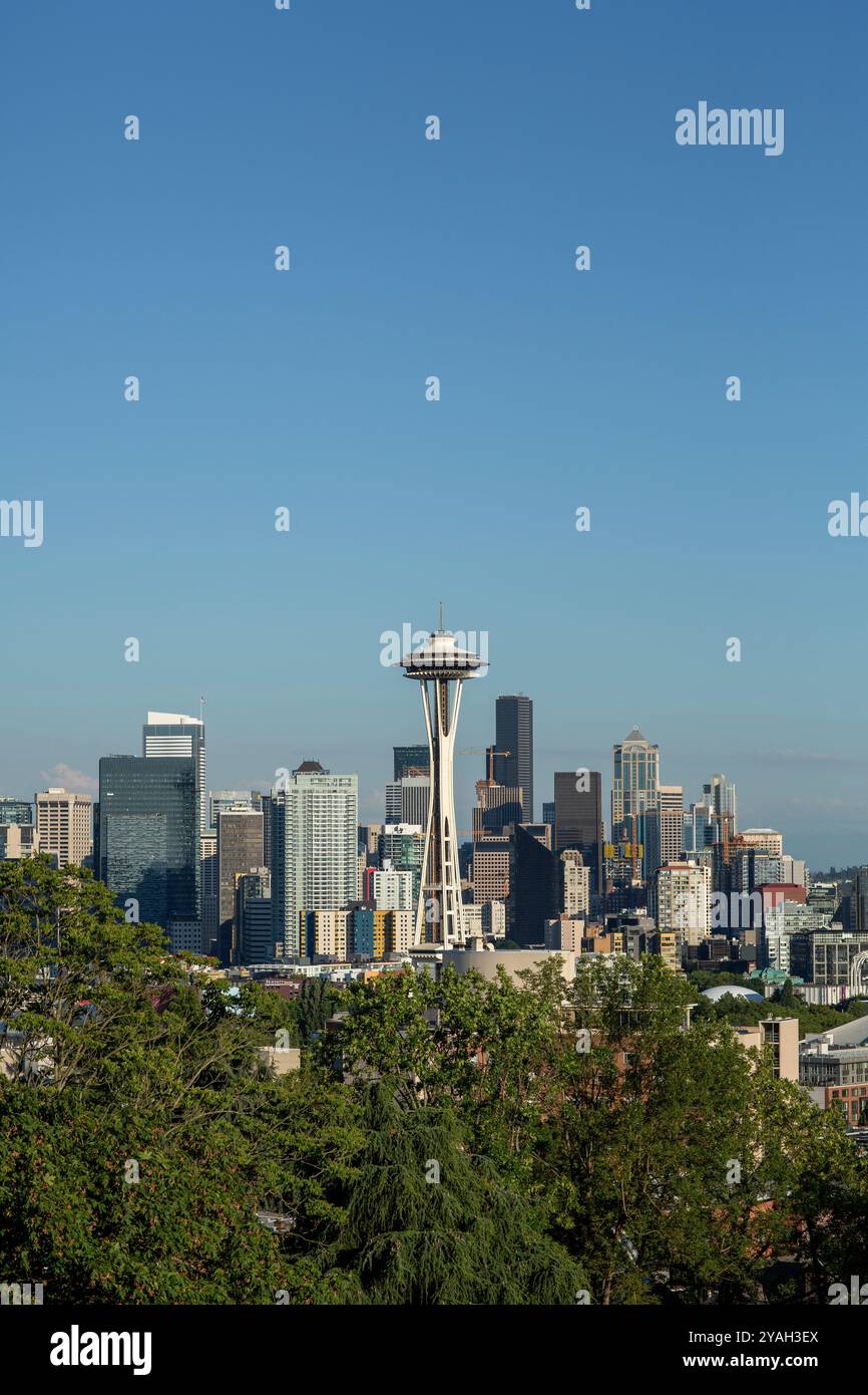Seattle skyline and space needle vertical Stock Photo - Alamy