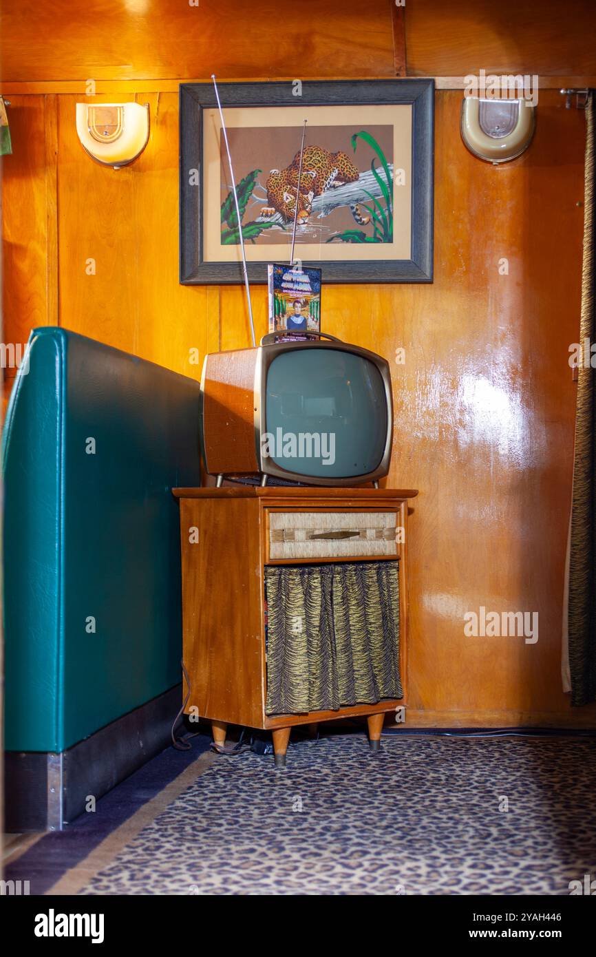 Vintage trailer interior hi-res stock photography and images - Alamy