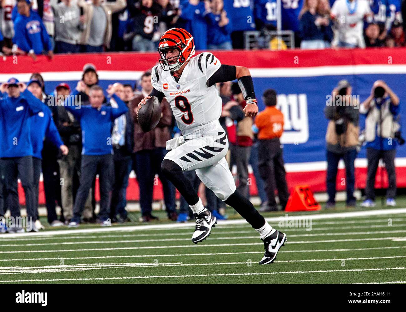 Cincinnati Bengals quarterback Joe Burrow (9) scrambles on a 47 yard ...