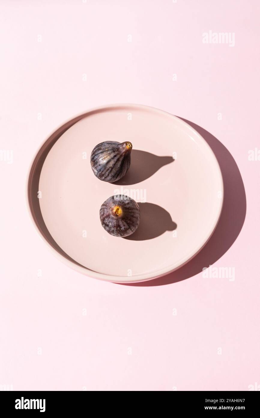 Figs on pastel hi-res stock photography and images - Alamy