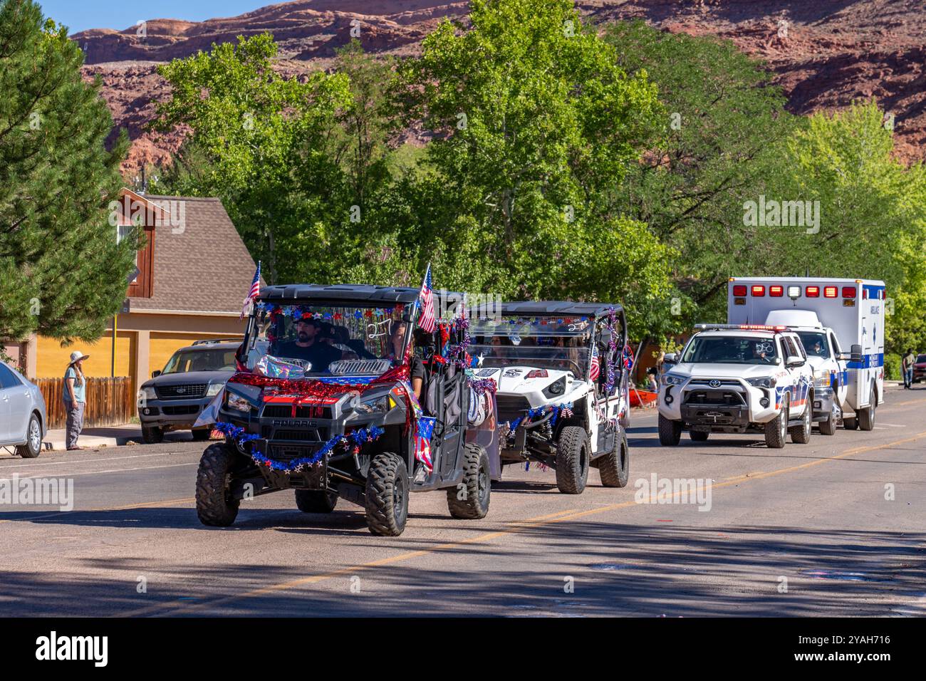 Fourth july parade ambulance hi-res stock photography and images - Alamy