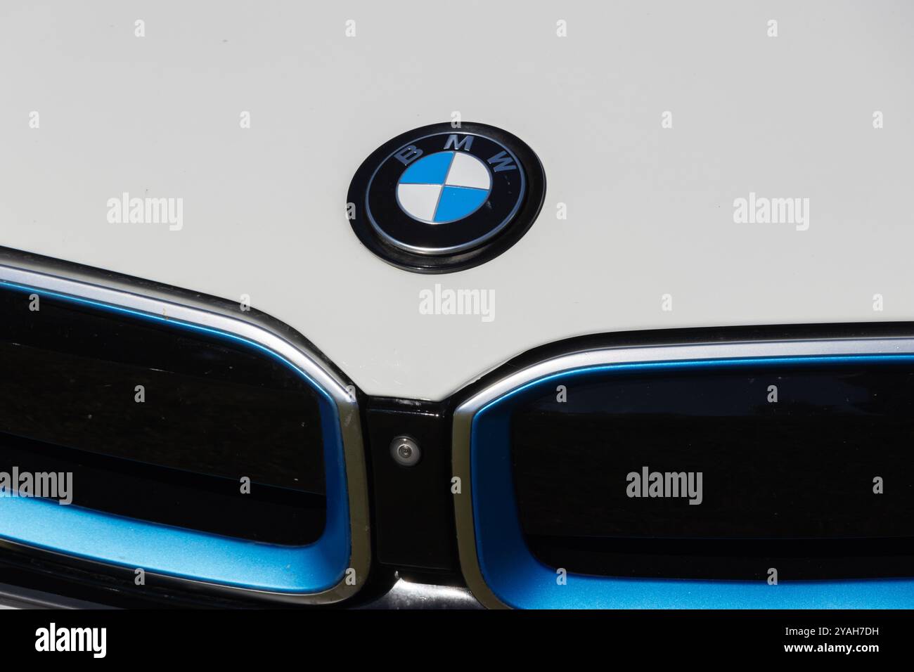 Bmw i8 logo and front grille with blue accent Stock Photo - Alamy