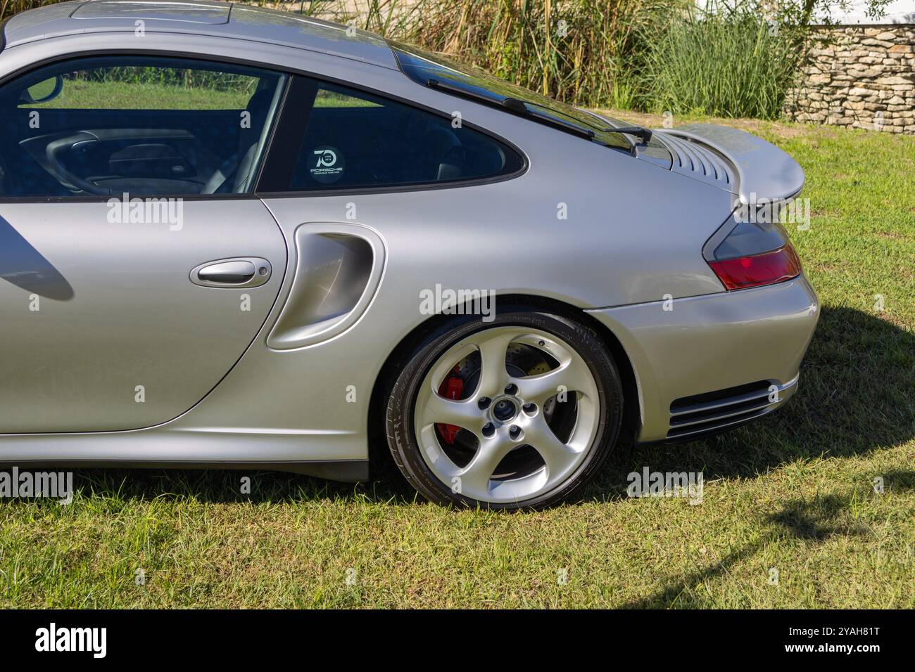 Porsche 911 side view hi-res stock photography and images - Alamy