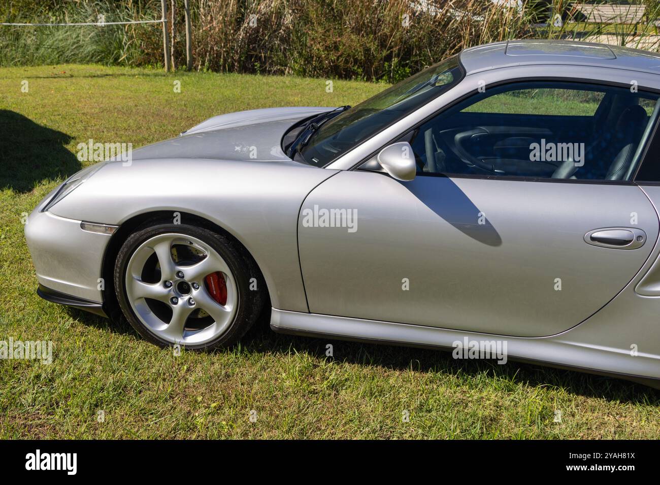 Porsche 911 side view hi-res stock photography and images - Alamy