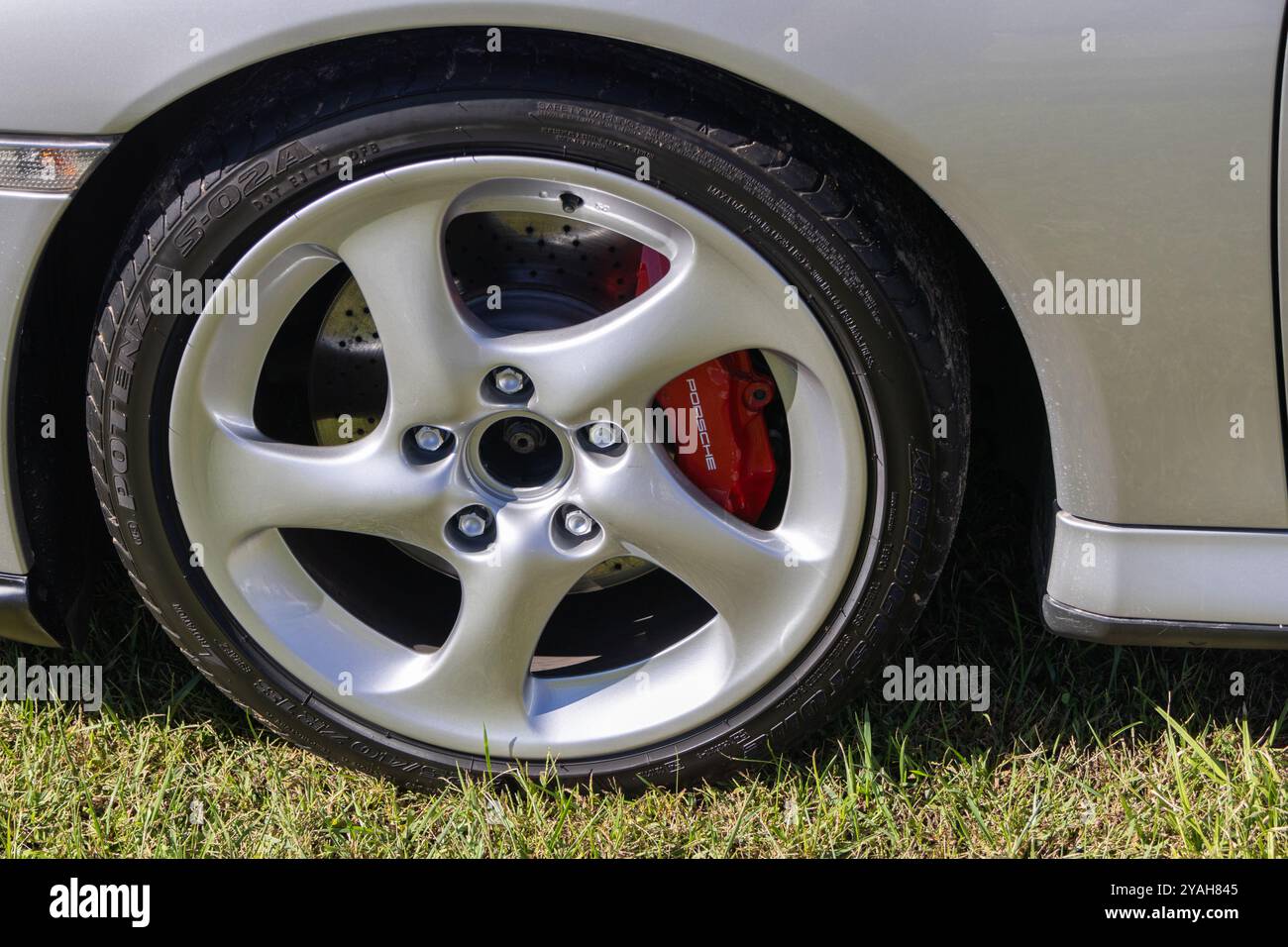 Porsche caliper hi-res stock photography and images - Alamy