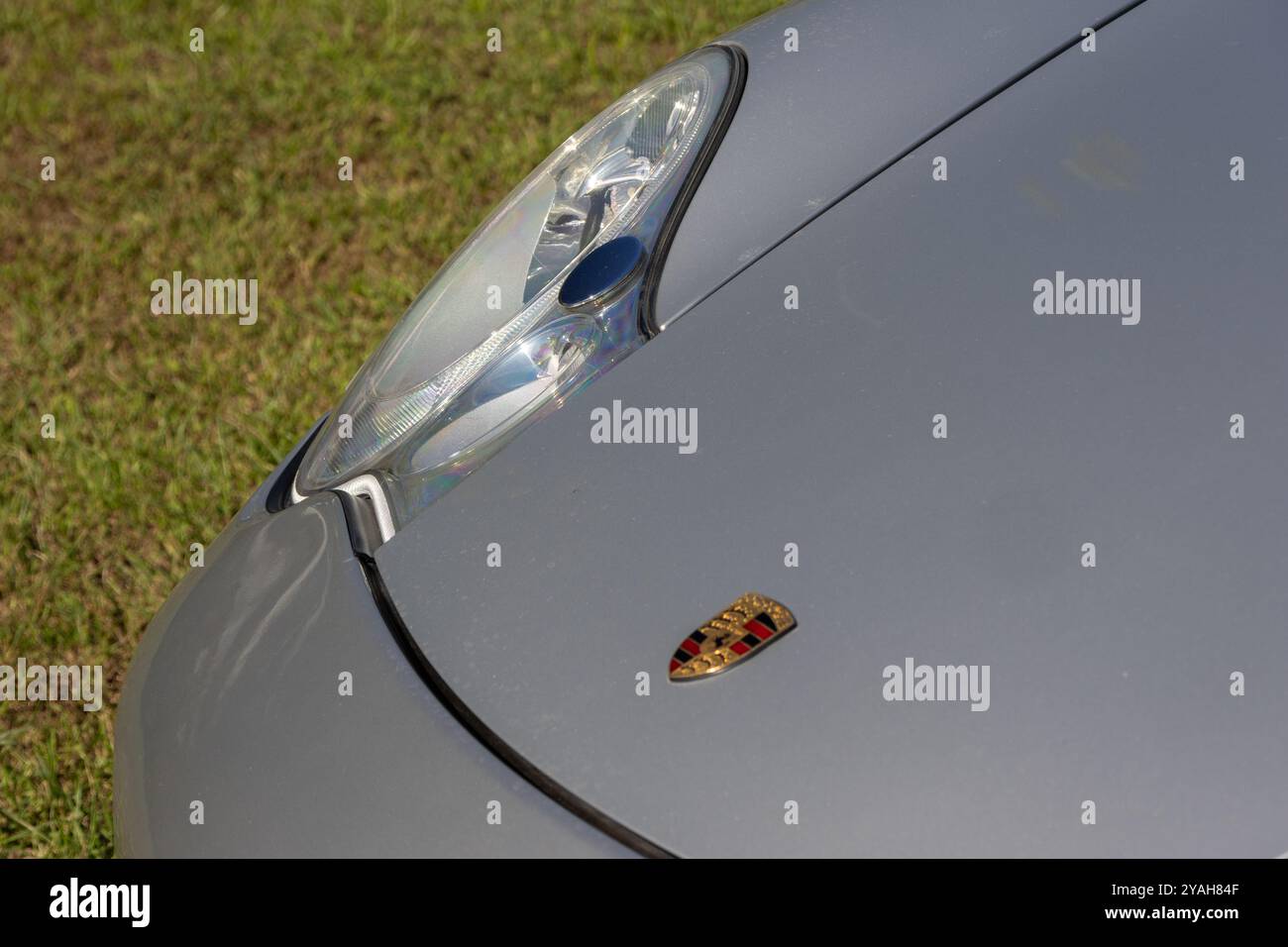 Close up of the porsche 911 turbo's sleek design, highlighting the ...