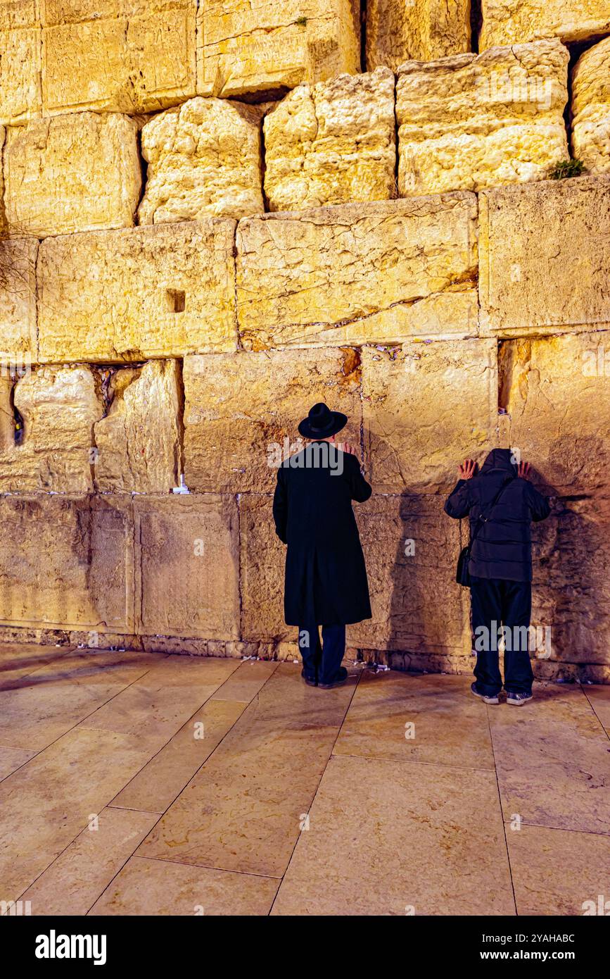 Jews praying at the Wailing Wall in Jerusalem, Israel, Middle East ...