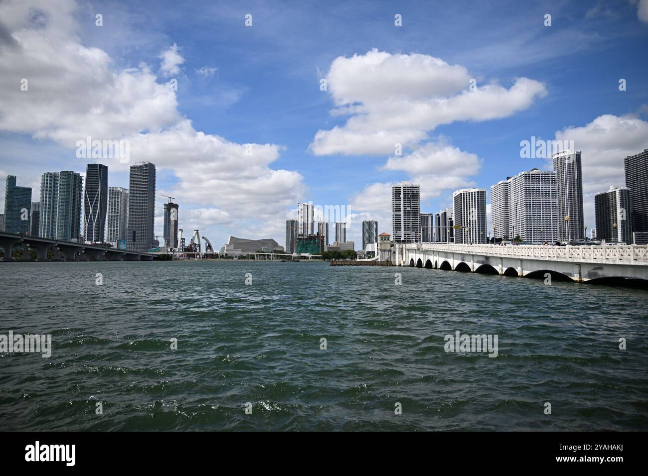 Bustling city miami hi-res stock photography and images - Alamy