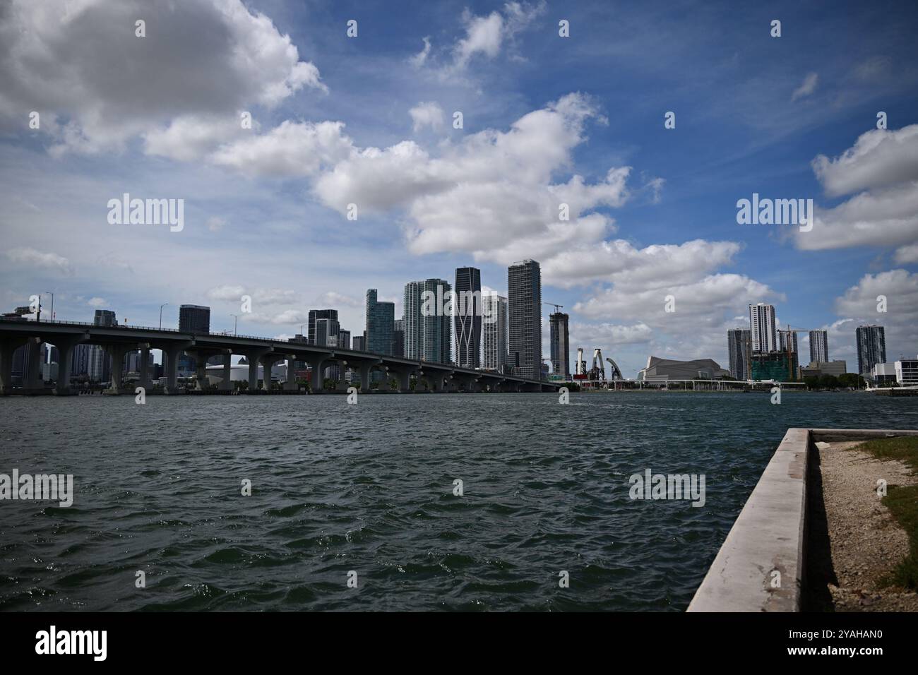 Downtown miami brickell key river hi-res stock photography and images ...