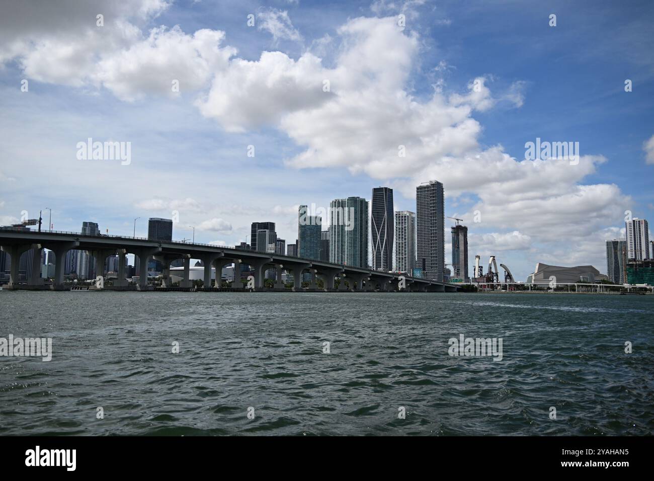 Modern city miami hi-res stock photography and images - Alamy