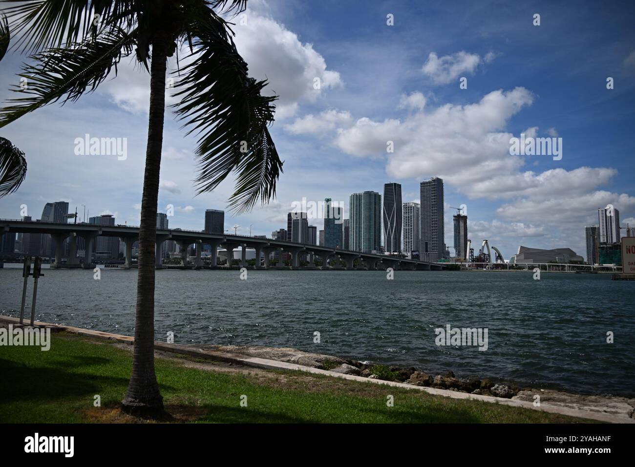Full frame of high rise building miami hi-res stock photography and ...