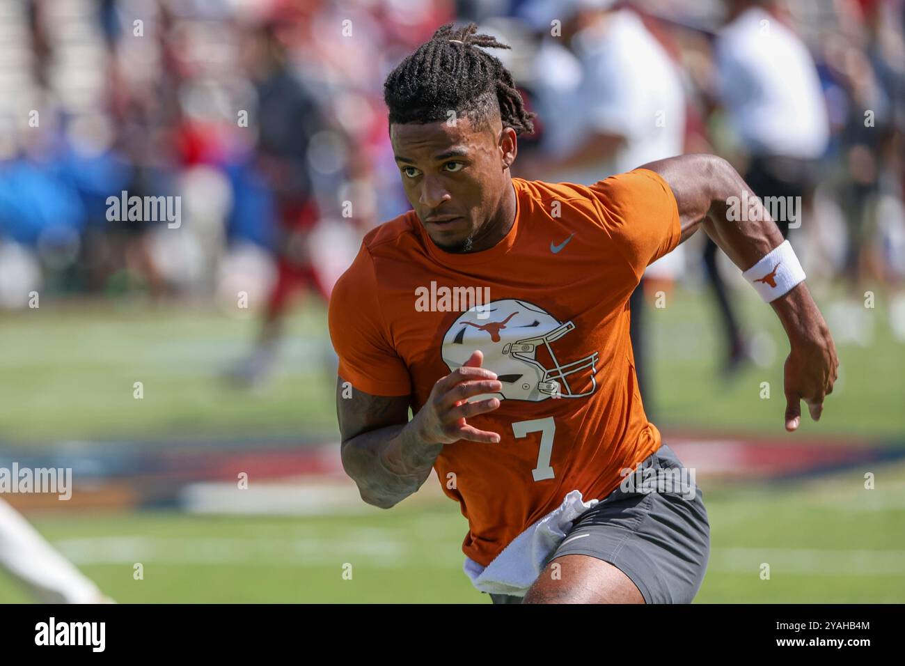 DALLAS, TX - OCTOBER 12: Texas Longhorns wide receiver Isaiah Bond (7 ...