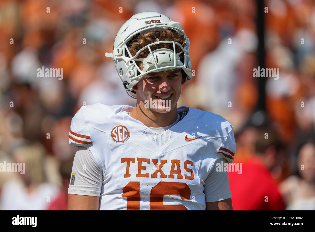 DALLAS, TX - OCTOBER 12: Texas Longhorns quarterback Arch Manning (16 ...