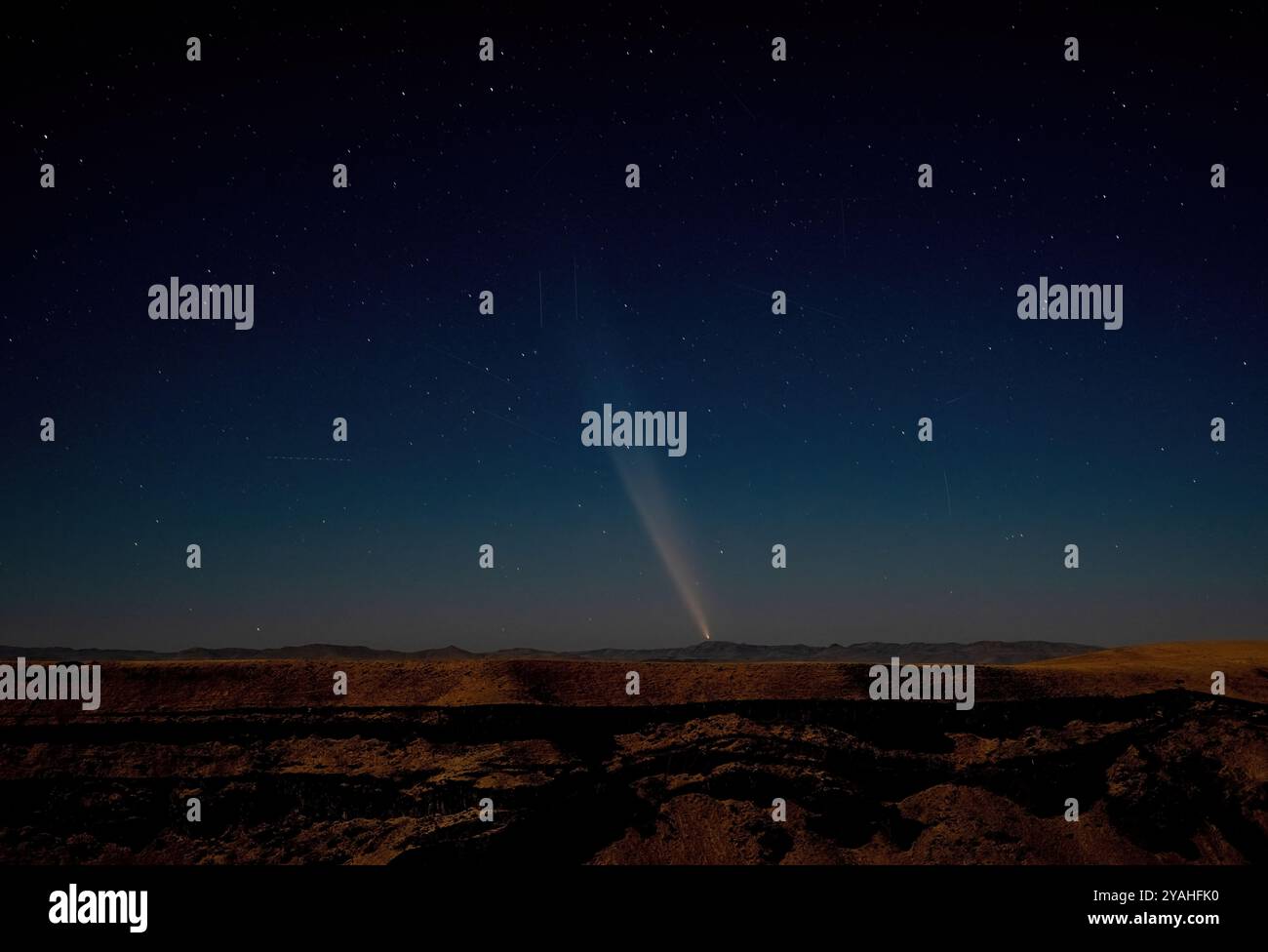 Comet tsuchinshan atlas hi-res stock photography and images - Alamy
