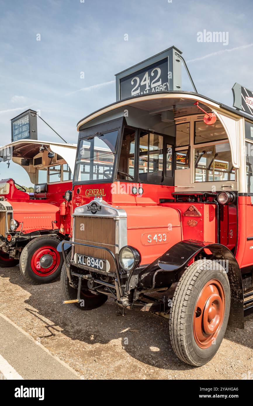 London General S-type S433 XL 8940 bus, Old Warden, Biggleswade ...