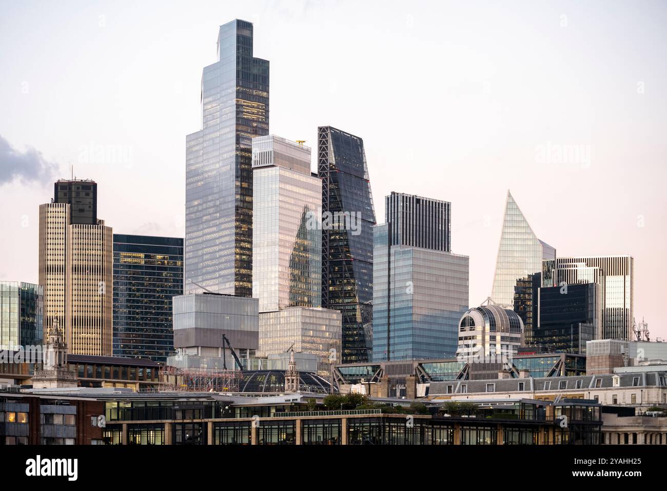 Stock market buildings uk hi-res stock photography and images - Alamy