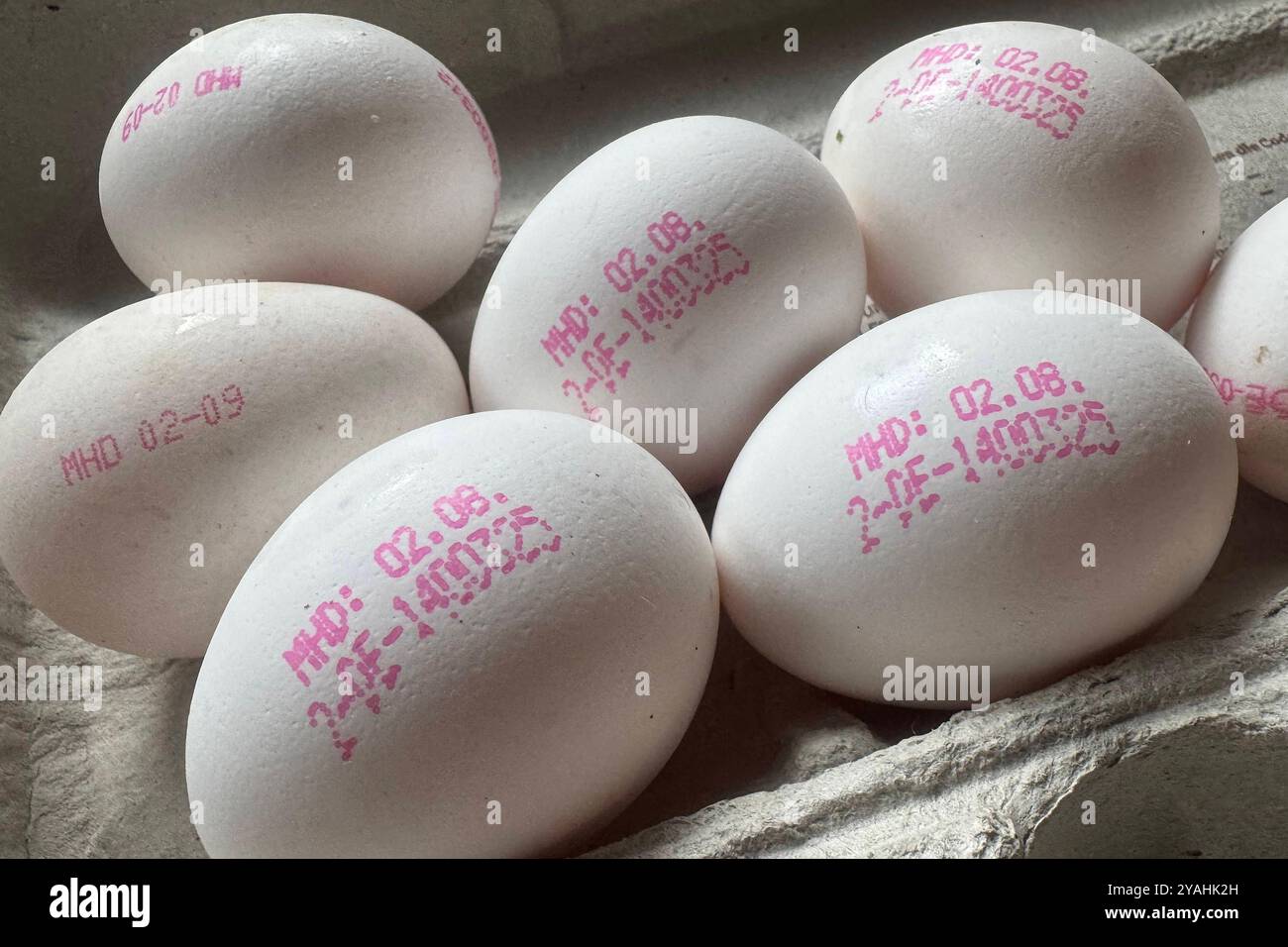 Egg shell ware hi-res stock photography and images - Alamy