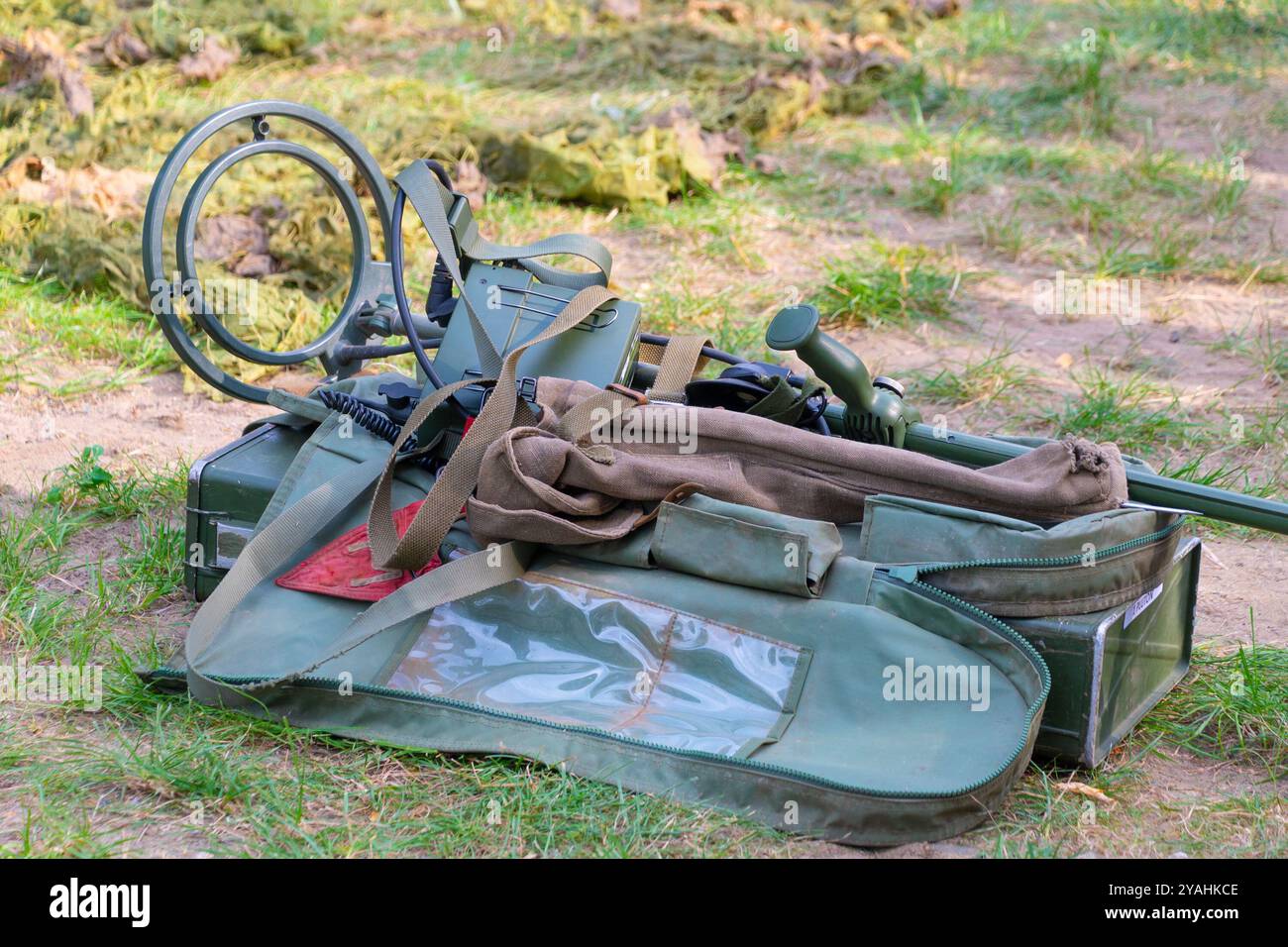 Portable mine detector hi-res stock photography and images - Alamy