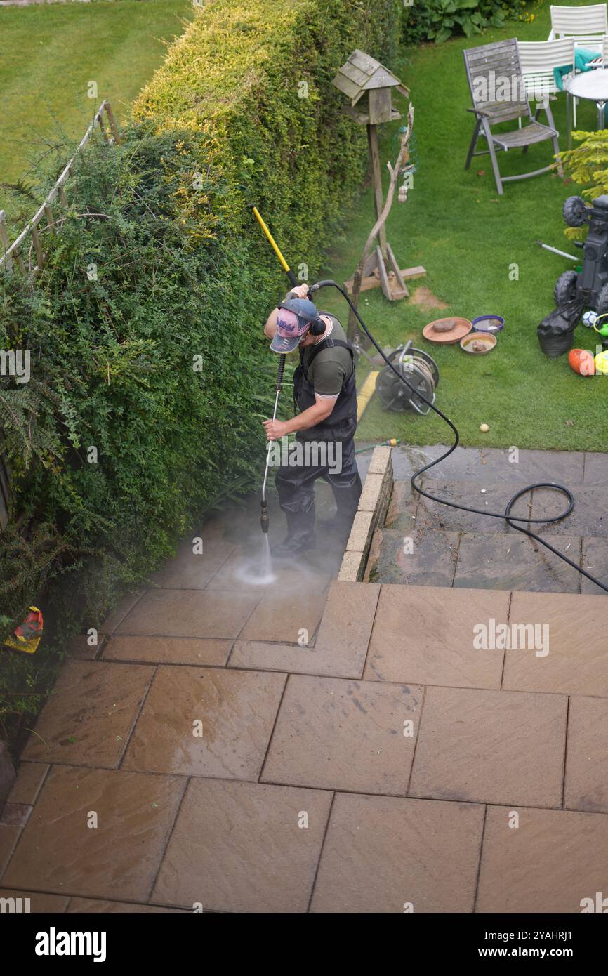 Worker pressure washing backyard concrete hi-res stock photography and ...