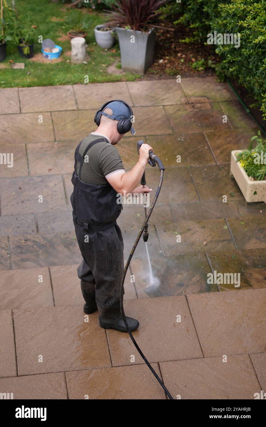 Worker pressure washing backyard concrete hi-res stock photography and ...