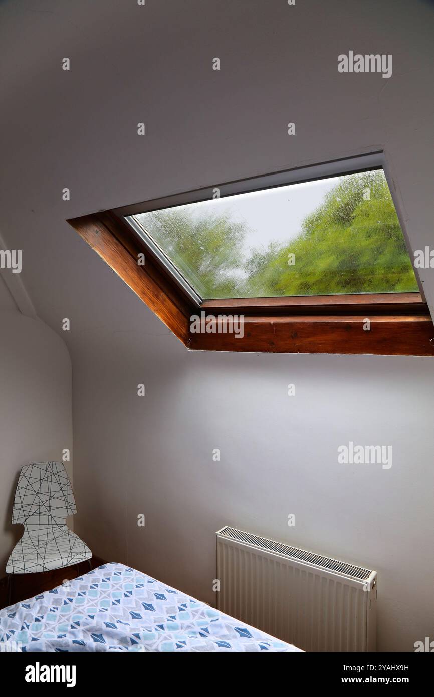 Sloped ceiling hi-res stock photography and images - Alamy
