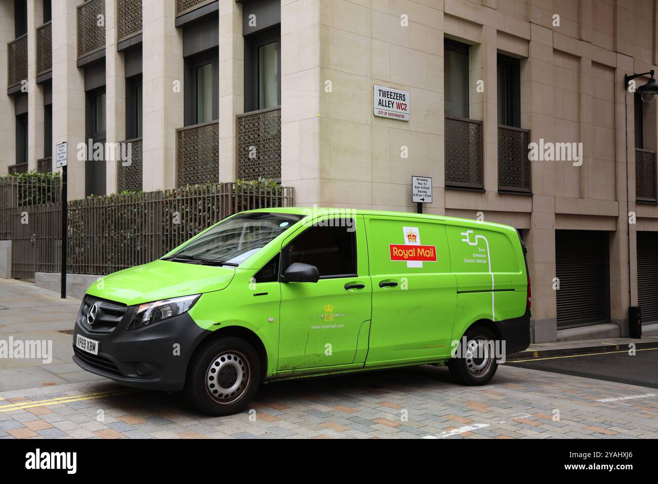 Mercedes evito hi-res stock photography and images - Alamy