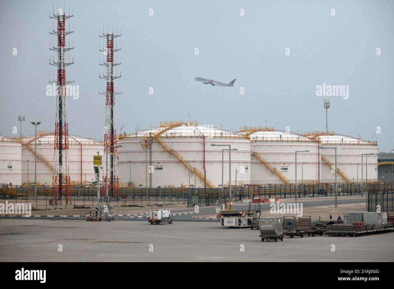 Hamad international airport exterior hi-res stock photography and ...