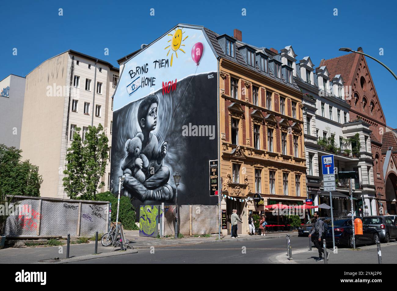 A pro palestine mural hi-res stock photography and images - Alamy