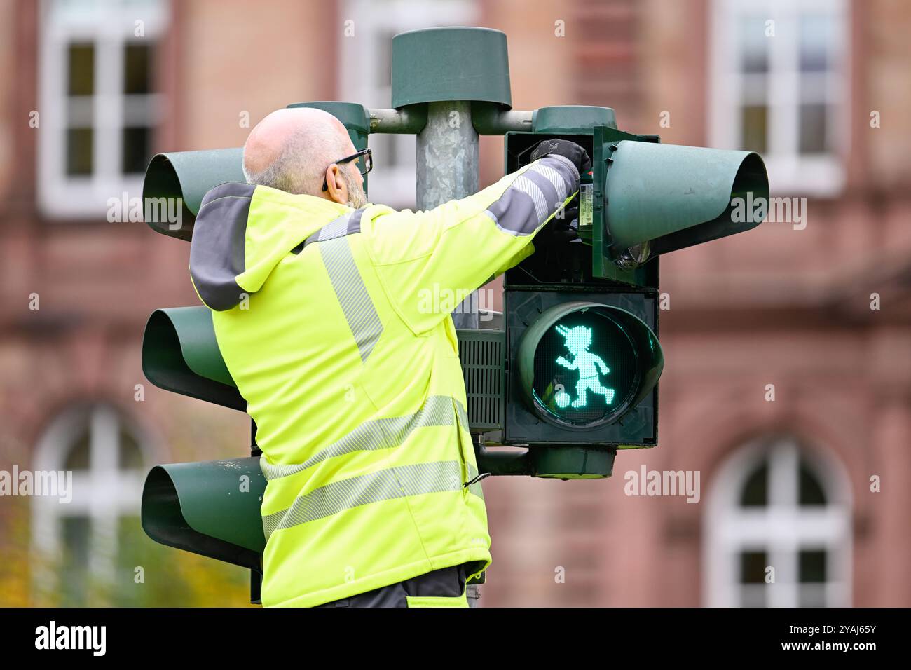14 October 2024, Rhineland-Palatinate, Kaiserslautern: An employee ...