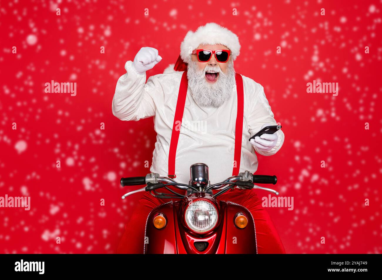 Portrait of nice attractive bearded cheerful cheery glad funny funky ...