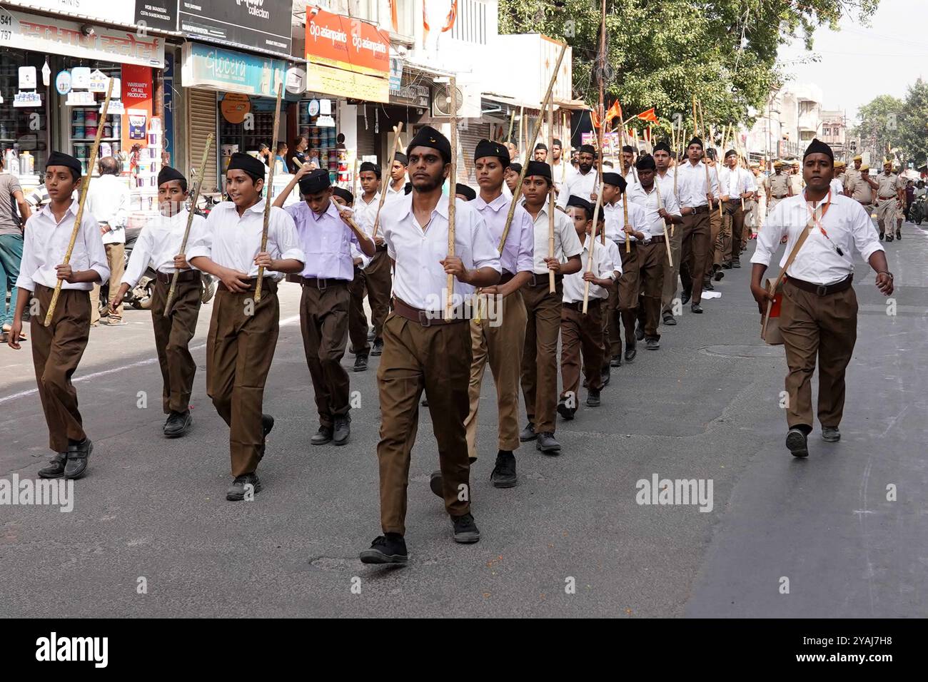 Members of the Hindu nationalist volunteer paramilitary organisation ...