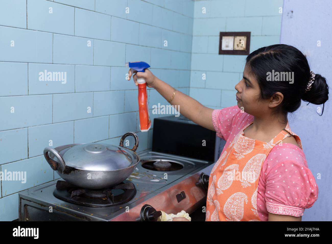 Indian woman cleaner hi-res stock photography and images - Alamy