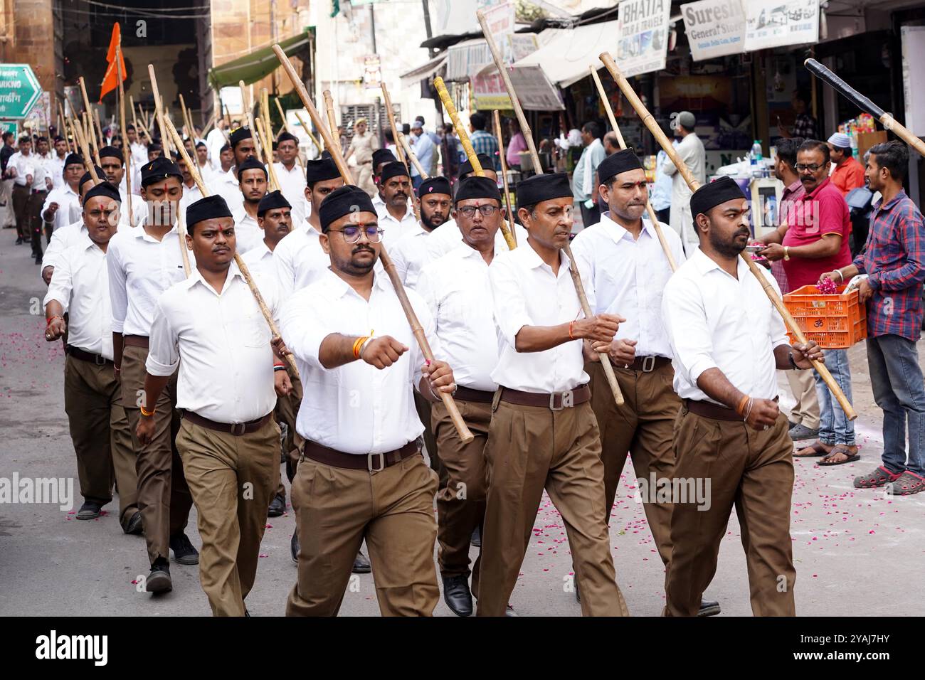 Members of the Hindu nationalist volunteer paramilitary organisation ...